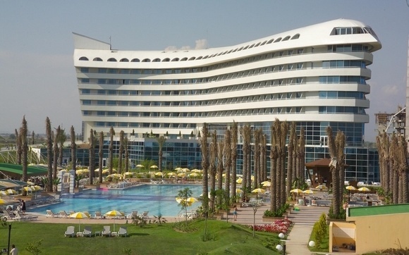 » Hotel met bijzondere bouwstijl: Concorde de Luxe Resort in ...